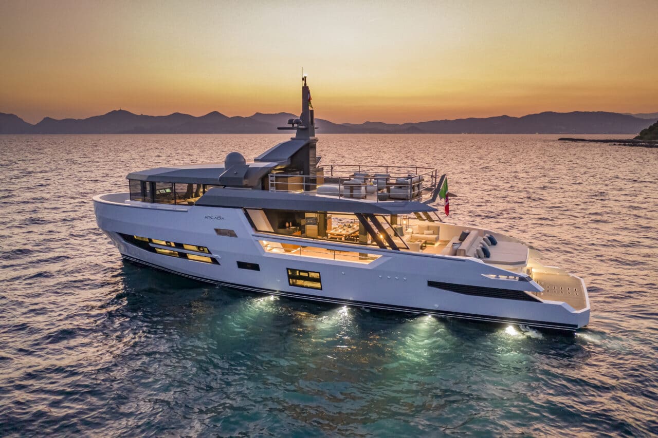 ARCADIA SHERPA 80XL Pocket Mega Yacht - Boat Review | YATCO