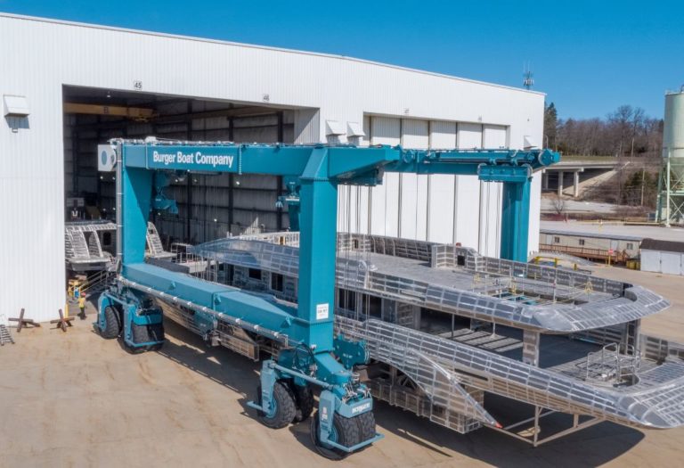 Burger Installs Superstructure on 180 Foot Hull | YATCO