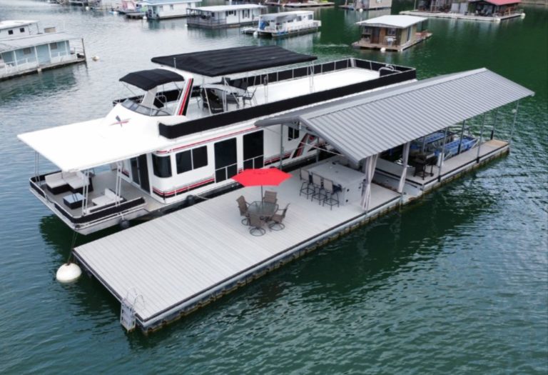 Houseboat Guide 2024 | Expert Tips for Your Dream Boat | YATCO