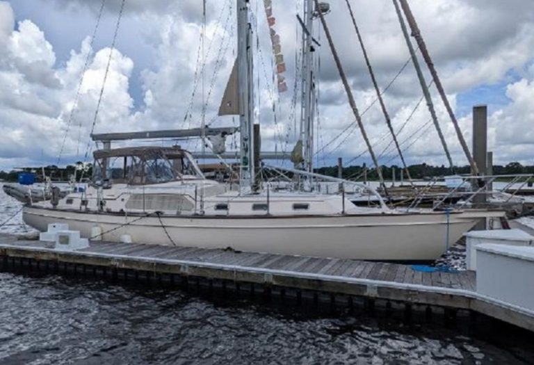 Island Packet Yacht Guide 2024 | Top Features & Benefits | YATCO